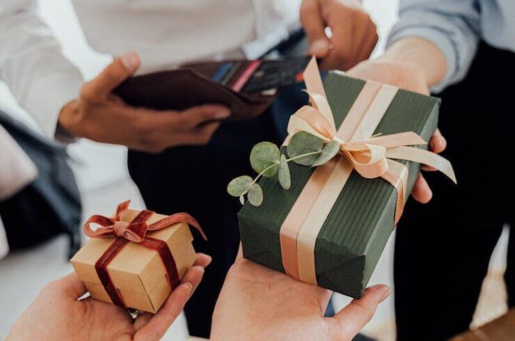 Corporate Gift Giving Rules: What's Appropriate And When? - Radar Makassar